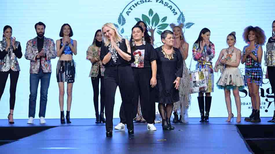 Zeliha Sunal Geri Dönüşümden Oluşan Koleksiyonuyla Dikkat Çekti